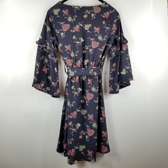 Gilli | Dresses | Gilli Floral 34 Bell Sleeve Tie Waist Dress Navy ...